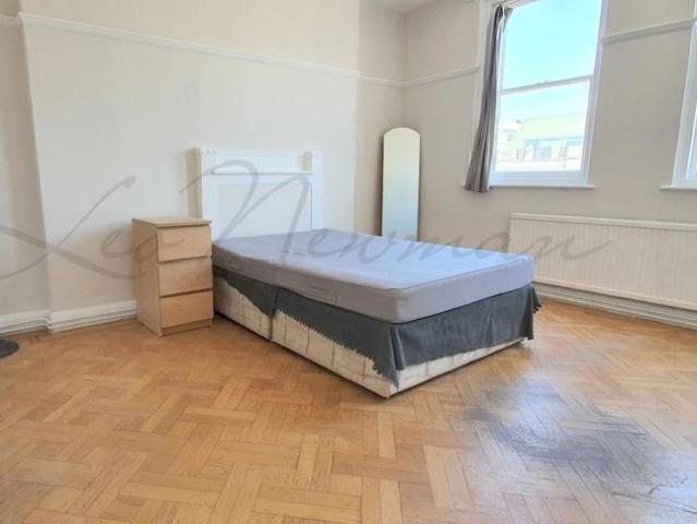 Tottenham Court Road, Fitzrovia, W1 2 bed flat to rent £3,150 pcm £727 pw