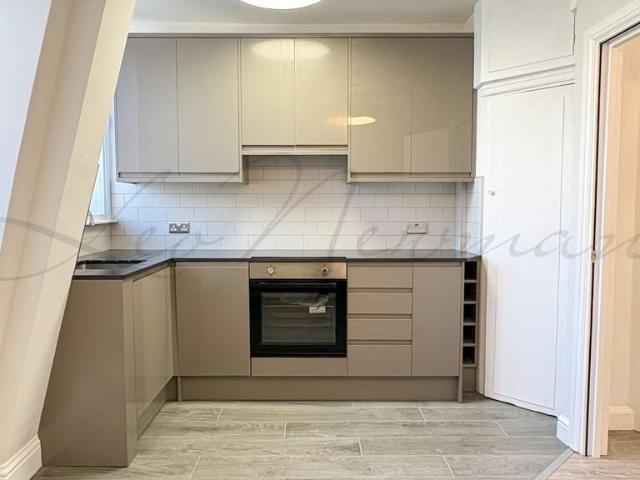 Tottenham Court Road, Fitzrovia, W1 2 bed flat to rent £3,250 pcm £750 pw