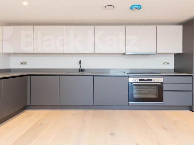 Tottenham Lane, Crouch End N8, 2 bed flat to rent, £2,383 pcm | PrimeLocation