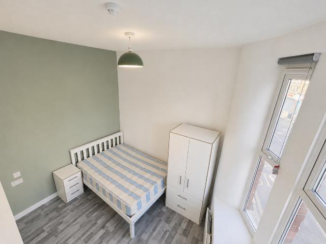 Tottenham Lane, Crouch End/Hornsey N8, Studio to rent, £1,250 pcm | PrimeLocation