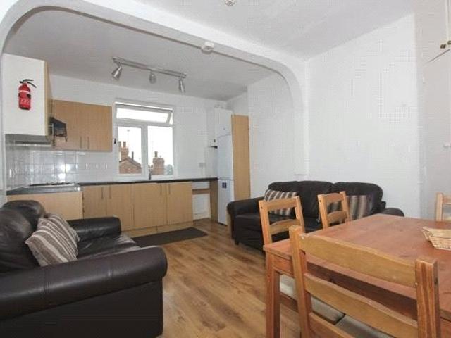 Tottenham Lane, London N8, 4 bed flat to rent, £3,400 pcm | PrimeLocation
