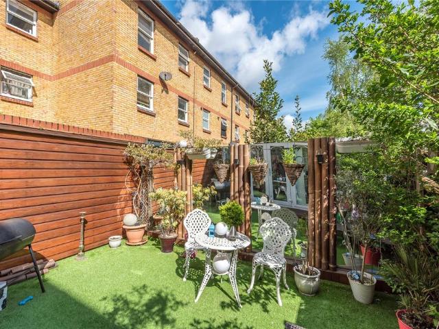 Tottenham Road, Islington, London, N1 4 bed terraced house to rent £5,850 pcm £1,350 pw