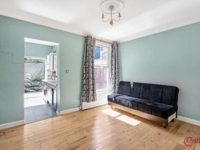 Tottenhall Road, Palmers Green, N13
