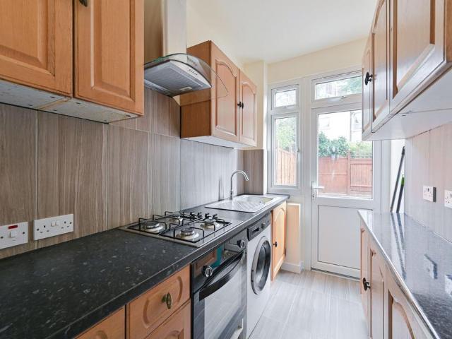 Totterdown, Tooting, London, SW17 3 bed house to rent £2,701 pcm £623 pw