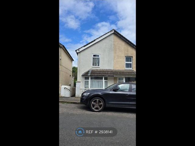 Totteridge Avenue, High Wycombe HP13, 2 bed semi detached house to rent, £1,650 pcm | PrimeLocation