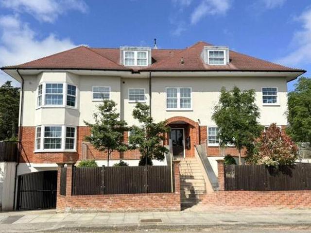 Totteridge Lane, London, 2 Bedroom Apartment