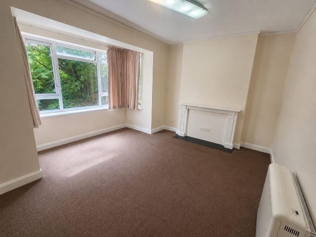 Totteridge Road, High Wycombe HP13, 3 bed flat to rent, £1,395 pcm | PrimeLocation