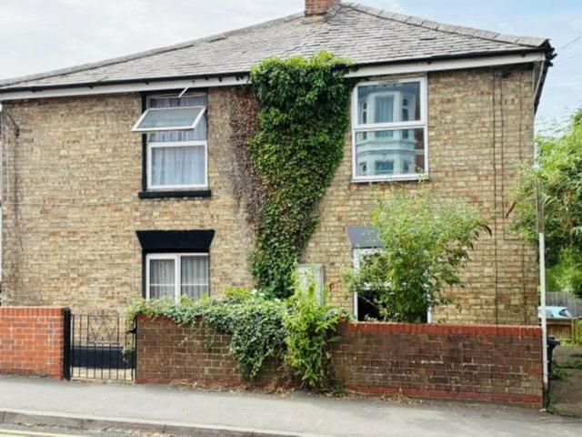 Totteridge Road, High Wycombe HP13 1 bed flat to rent £1,025 pcm £237 pw