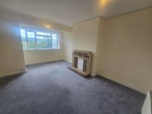 Totteridge Road, High Wycombe HP13, 2 bed flat to rent, £1,350 pcm | PrimeLocation
