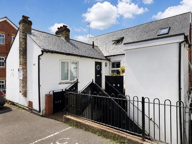 Totteridge Road, High Wycombe HP13, Room to rent, £737 pcm | PrimeLocation