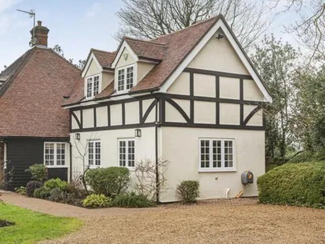 Totteridge View, 35 Totteridge Common, London, N20 8LS, United Kingdom | 4 bed house for rent #140800865 | Rentberry