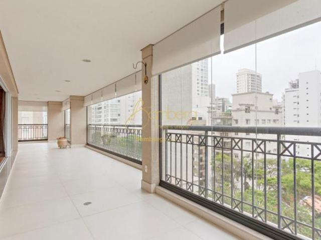 Totalmente Reformado Apartamento em Campo Belo, 4 suites, closet, living dando para amplos terraços