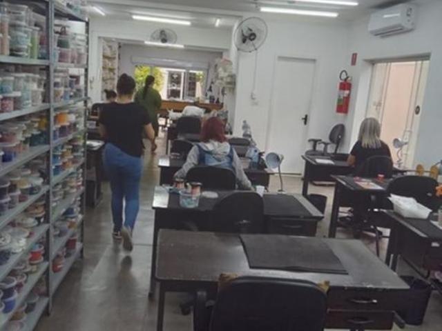 TOTALMENTE REFORMADO, PRÉDIO COMERCIAL + CASA