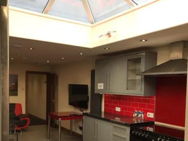 Totnes Grove, Metchley, B29 6EB, United Kingdom | 6 bed townhouse for rent #168105619 | Rentberry