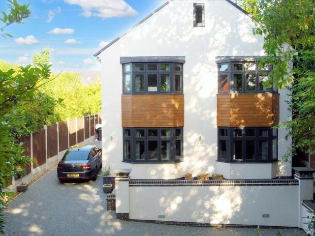 Toton Lane, Stapleford, Nottingham. 9 bed detached house to rent £4,000 pcm £923 pw