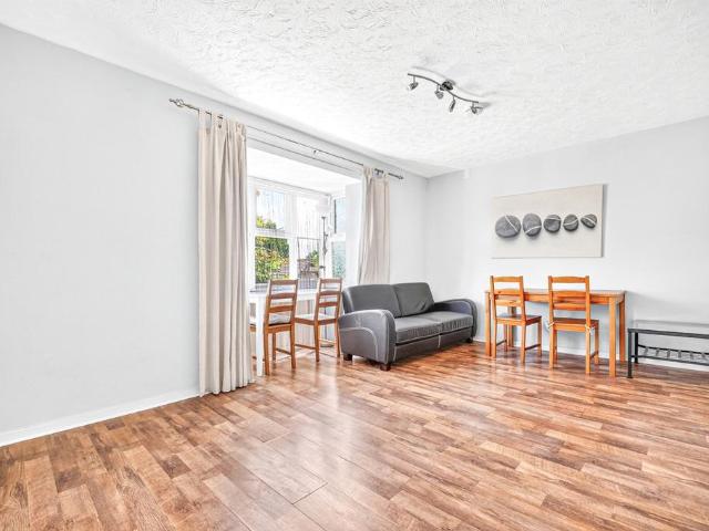 Toulouse Court, 2 Rossetti Road, London 1 bed flat to rent £1,700 pcm £392 pw