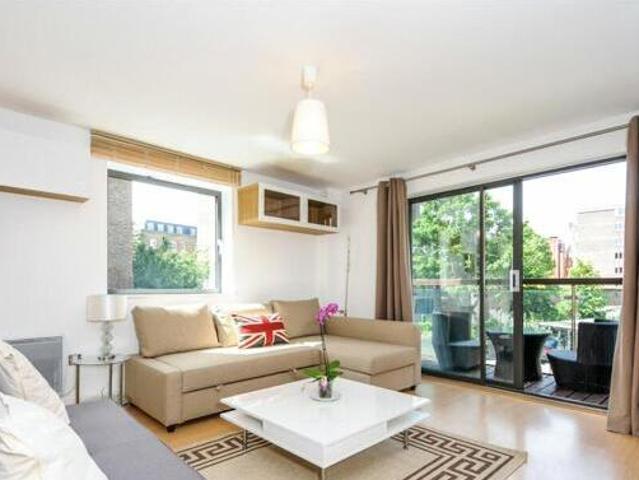 Tounson Court, Montaigne Close, 3 Bedroom Flat
