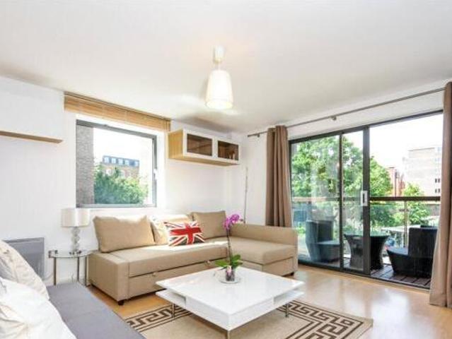 Tounson Court, Montaigne Close, 3 Bedroom Flat