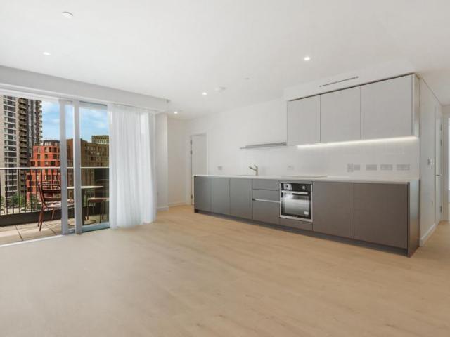 Tower 2, 7 Elephant & Castle, London. 2 bed flat to rent £1,544 pcm £356 pw