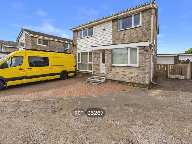 Tower Avenue, Upton, West Yorkshire WF9, 4 bed detached house to rent, £1,200 pcm | PrimeLocation