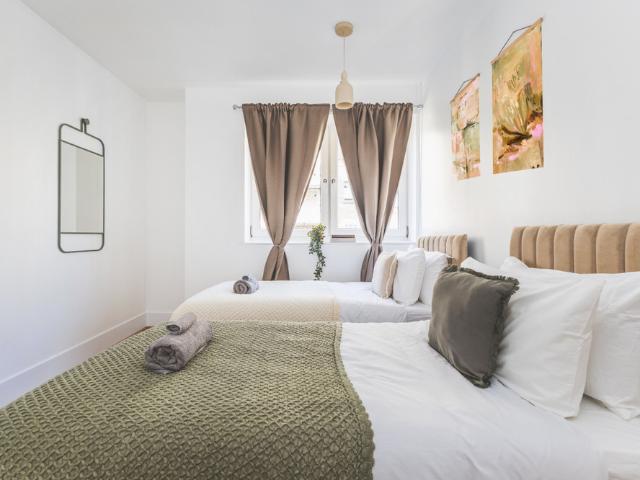 Tower Bridge 2 Bedroom Flat | Sleeps 5 | Great