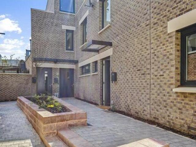 Tower Bridge Mews, Tower Bridge Road, 3 Bedroom Duplex