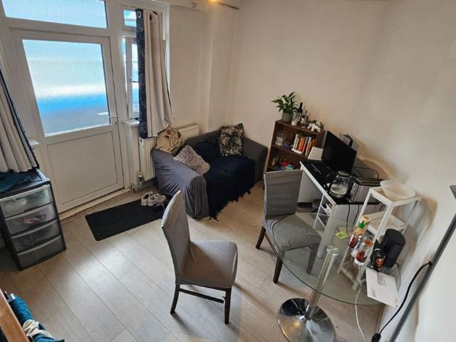 Tower Bridge Road, 2 Bedroom Flat SE1, 2 bed flat to rent, £2,400 pcm | PrimeLocation