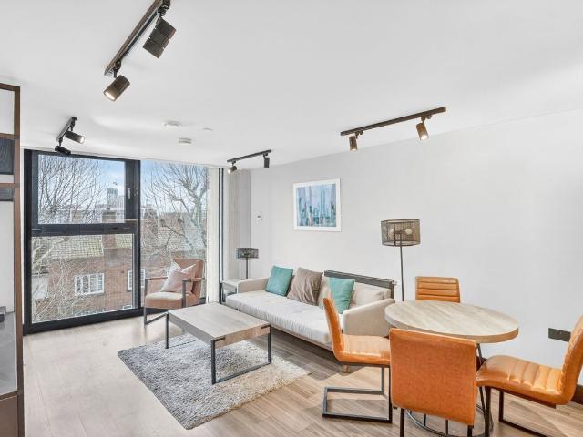 Tower Bridge Road, Borough SE1, 2 bed flat to rent, £3,500 pcm | PrimeLocation