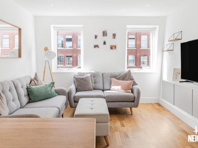 Tower Bridge Road, London, SE1 2 bed apartment to rent £2,800 pcm £646 pw