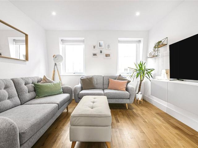 Tower Bridge Road, London SE1, 2 bed flat to rent, £2,800 pcm | PrimeLocation