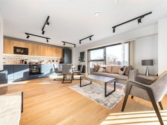 Tower Bridge Road, London SE1 2 bed flat to rent £3,500 pcm £808 pw