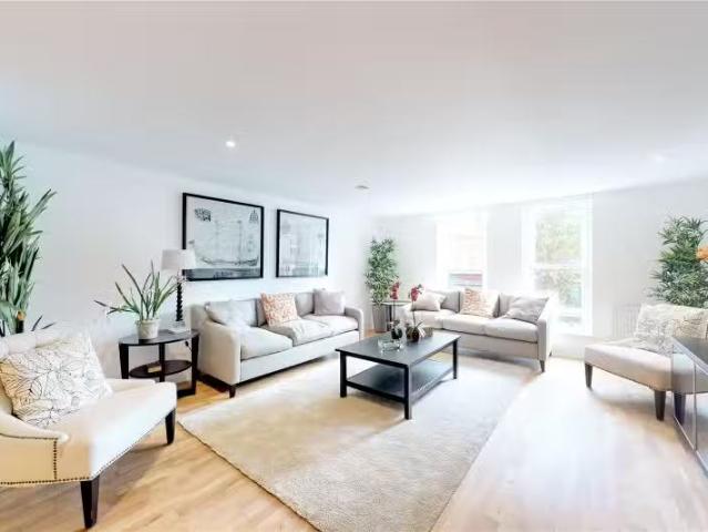 Tower Bridge Road, London, SE1 4TL