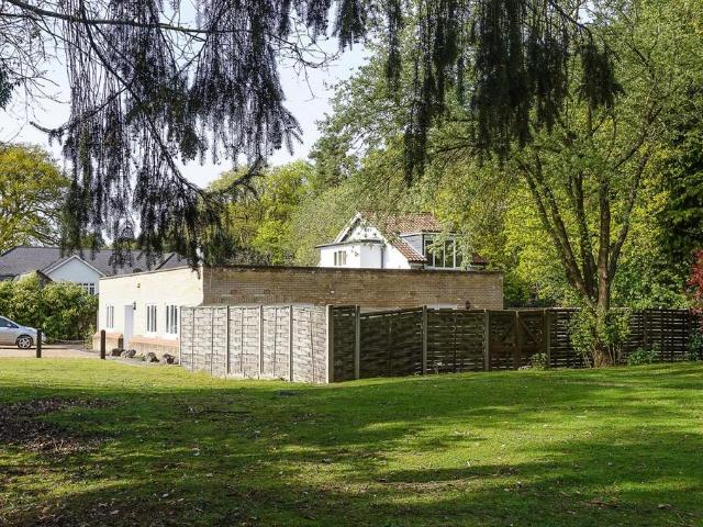 Tower Cottages, Portsmouth Road, KT10 5 bed detached house to rent £3,467 pcm £800 pw