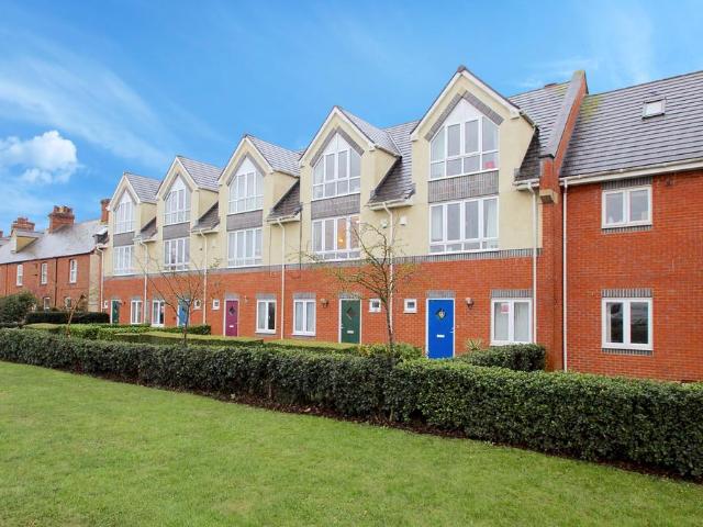 Tower Court, Witney OX28 3 bed terraced house to rent £1,720 pcm £397 pw