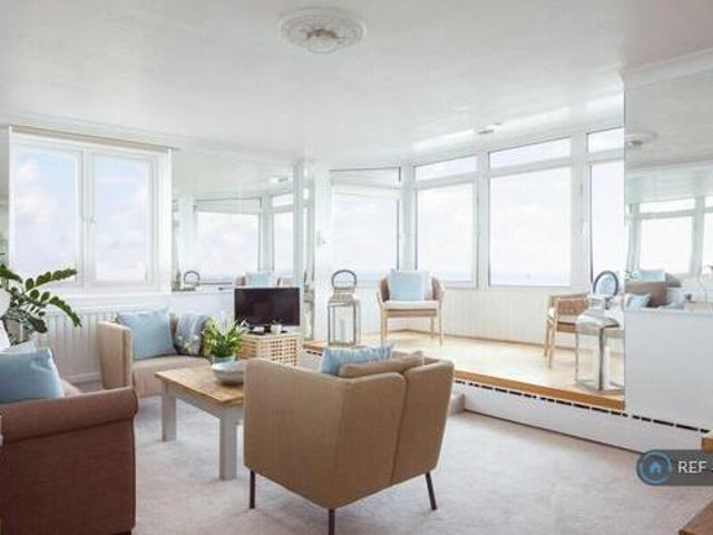 Tower Court, Bournemouth, 2 Bedroom Flat