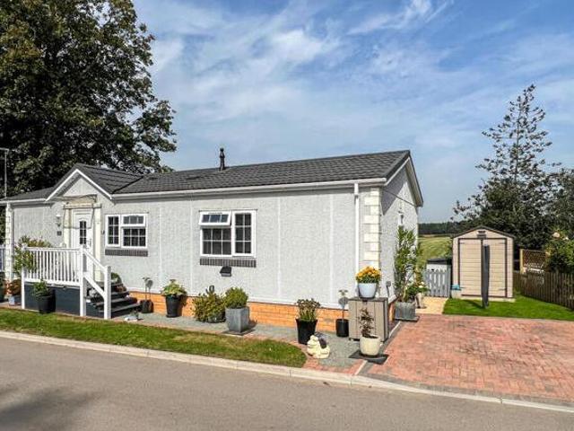 Tower Court, Saltmarshe Castle, 2 Bedroom Park