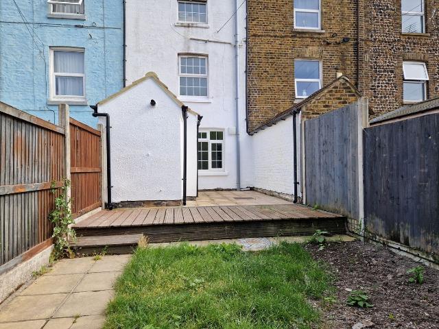 Tower Hill, Dover CT17, 2 bed flat to rent, £950 pcm | PrimeLocation