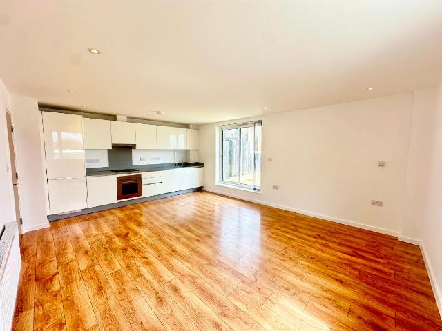 Tower Point, Sydney Road, Enfield EN2, 3 bed flat to rent, £2,500 pcm | PrimeLocation