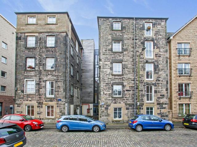 Tower Street, The Shore, Edinburgh, EH6 2 bed flat to rent £1,395 pcm £322 pw