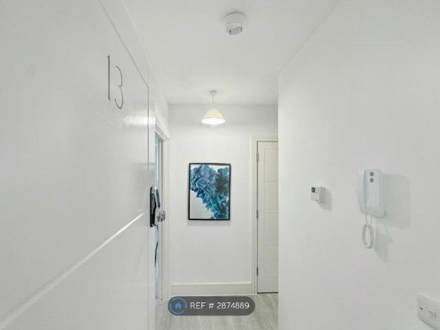 Towergate House, Milton Keynes MK9, 2 bed flat to rent, £1,450 pcm | PrimeLocation
