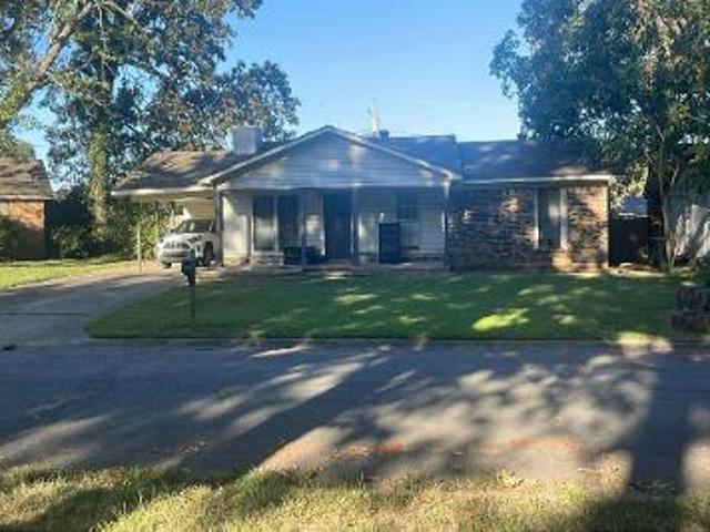 Towering Oaks Dr