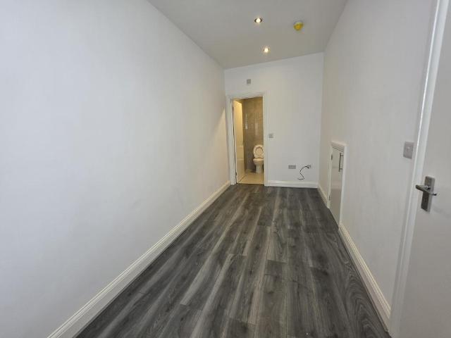 Towers Road, Southall UB1 Studio to rent £1,000 pcm £231 pw