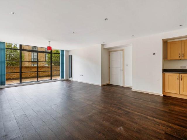 Town Meadow, Brentford 2 bed apartment to rent £2,250 pcm £519 pw