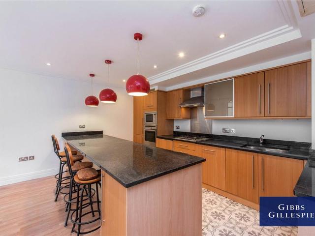 Town Meadow, Brentford, TW8 2 bed flat to rent £2,200 pcm £508 pw