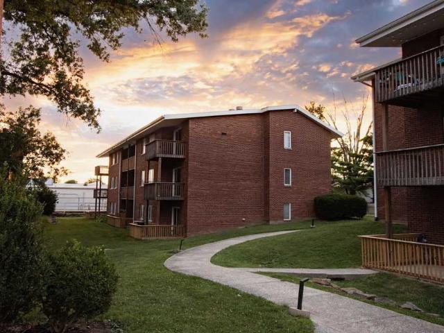 Town and Country Studio Apartment for Rent at 120 S Kingston Dr, Bloomington, IN 47408