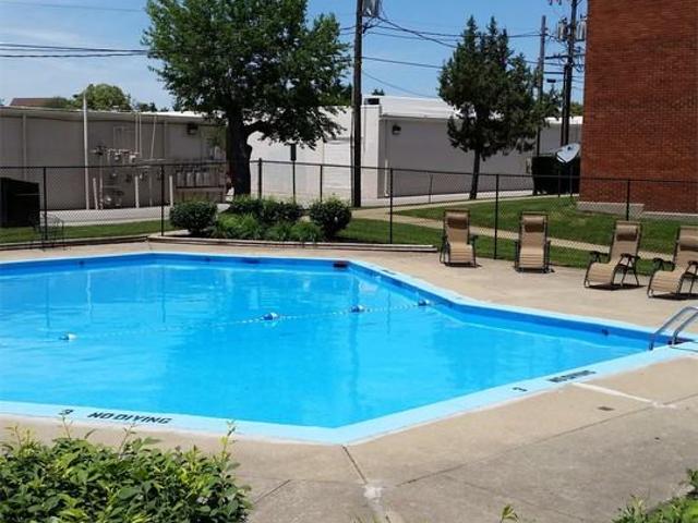 Town and Country 1 Bedroom Apartment for Rent at 120 S Kingston Dr, Bloomington, IN 47408