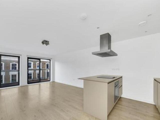 Town Apartments, Allcroft Road, 2 Bedroom Flat