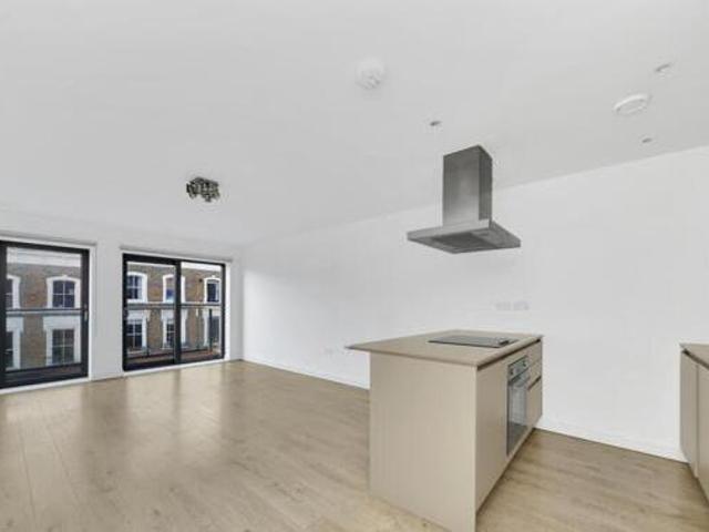 Town Apartments, Allcroft Road, 2 Bedroom Flat