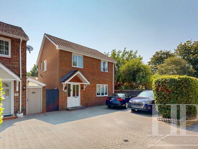 Town Barn Road, Crawley RH11, 4 bed detached house to rent, £2,450 pcm | PrimeLocation