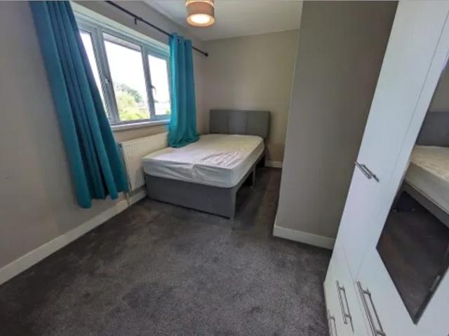 Town centre 0 bedroom house share to rent